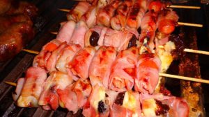 Receta Brochette de Molleja, Panceta y Ciruela - LOCOS X LA PARRILLA